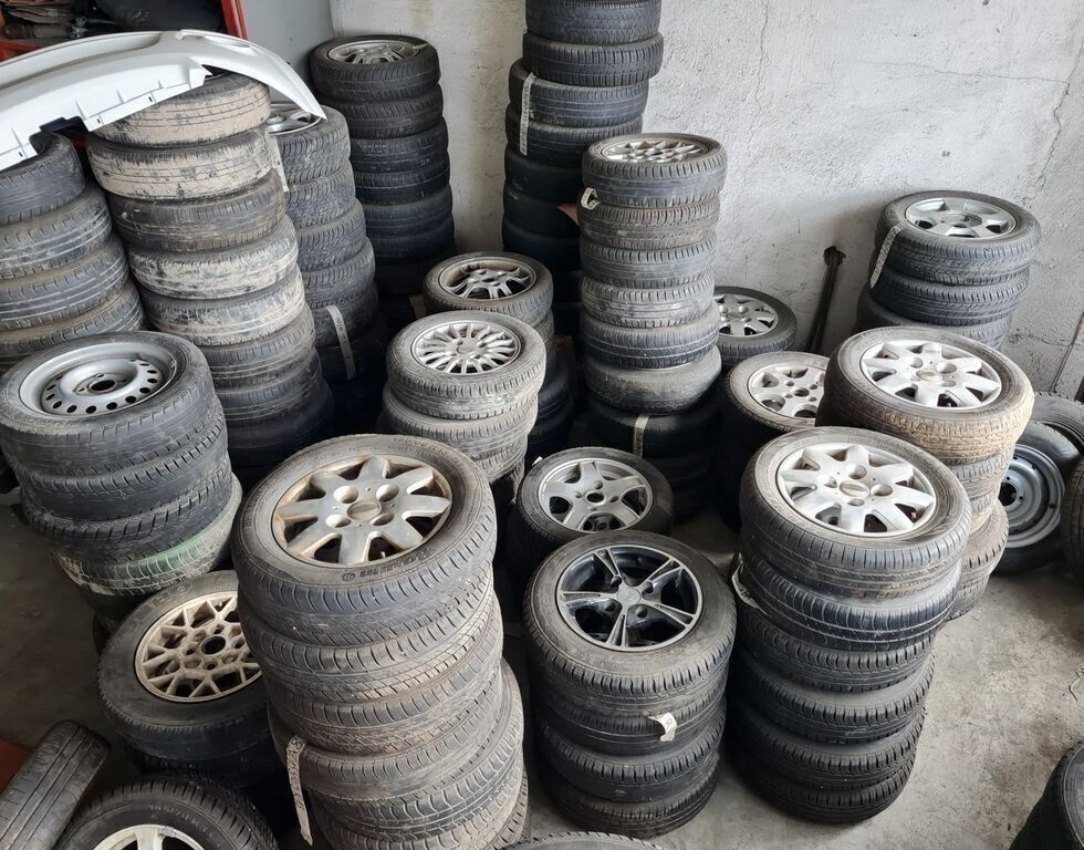 MOPEEDAUTODE REHVID KOOS VALUVELGEDEGA - Soov.ee