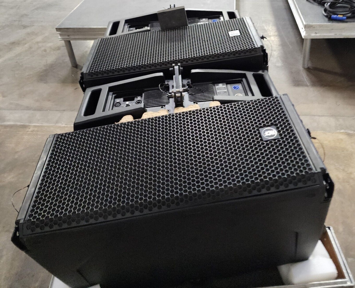 HDL 30-A Active Two-Way Line Array Module - Soov.ee