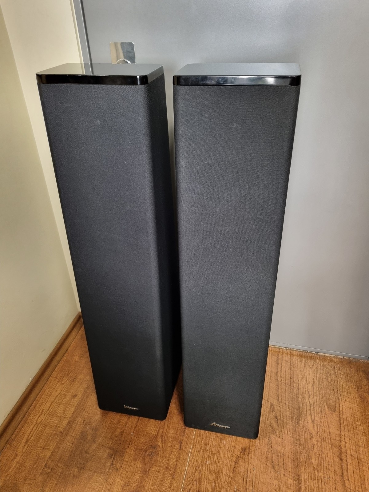 Mirage OM12 Omnipolar HIFI Standing Speakers - SOOV.ee