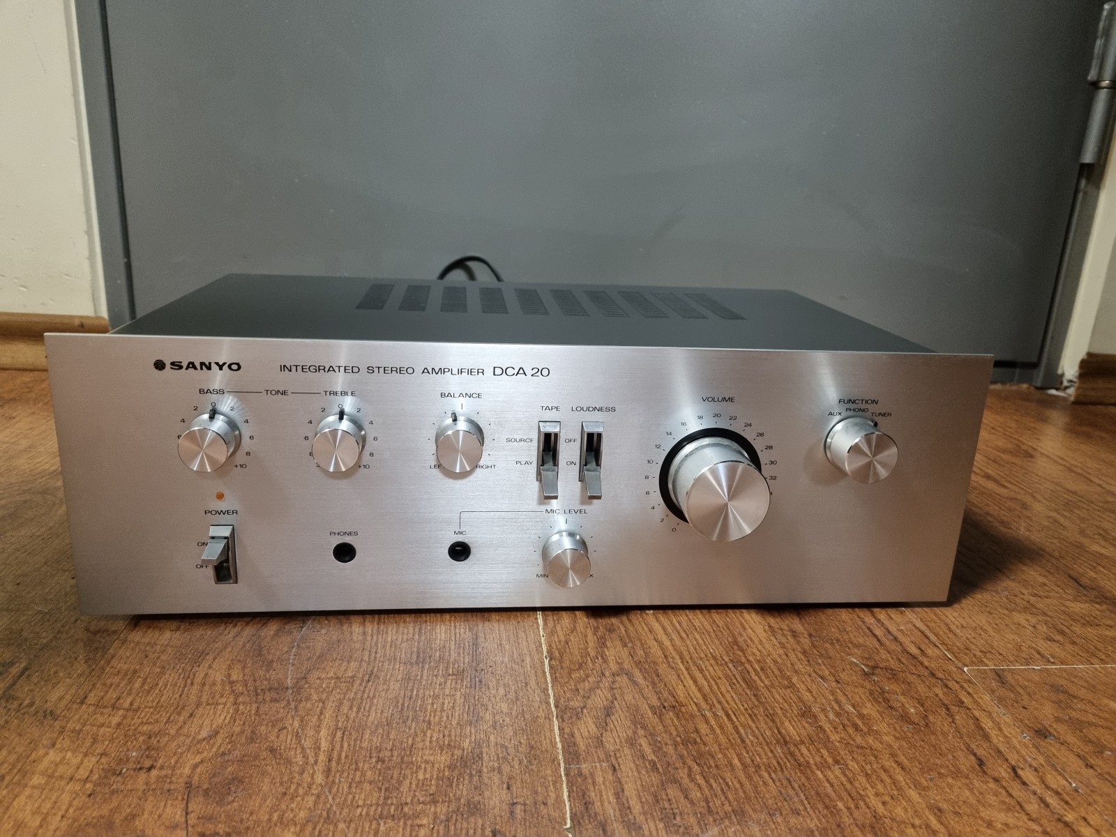 Sanyo DCA-20 Integrated Stereo Amplifier - SOOV.ee